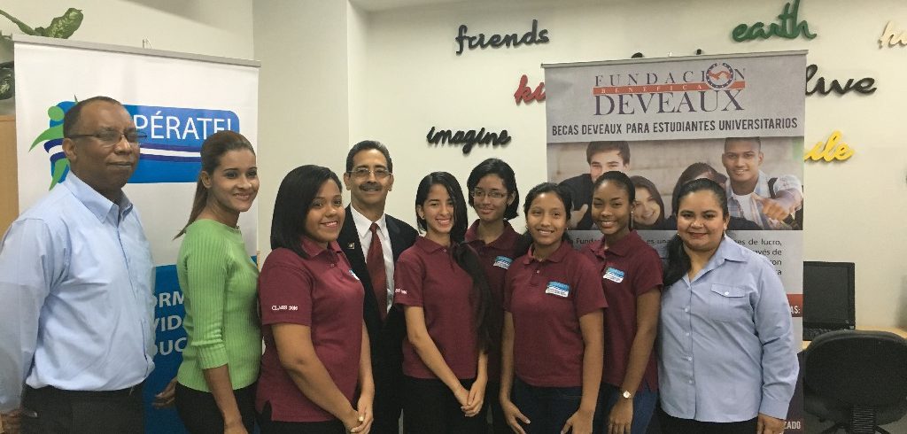 Entrega de becas - Centro ¡Supérate! Fundación Alberto Motta ...